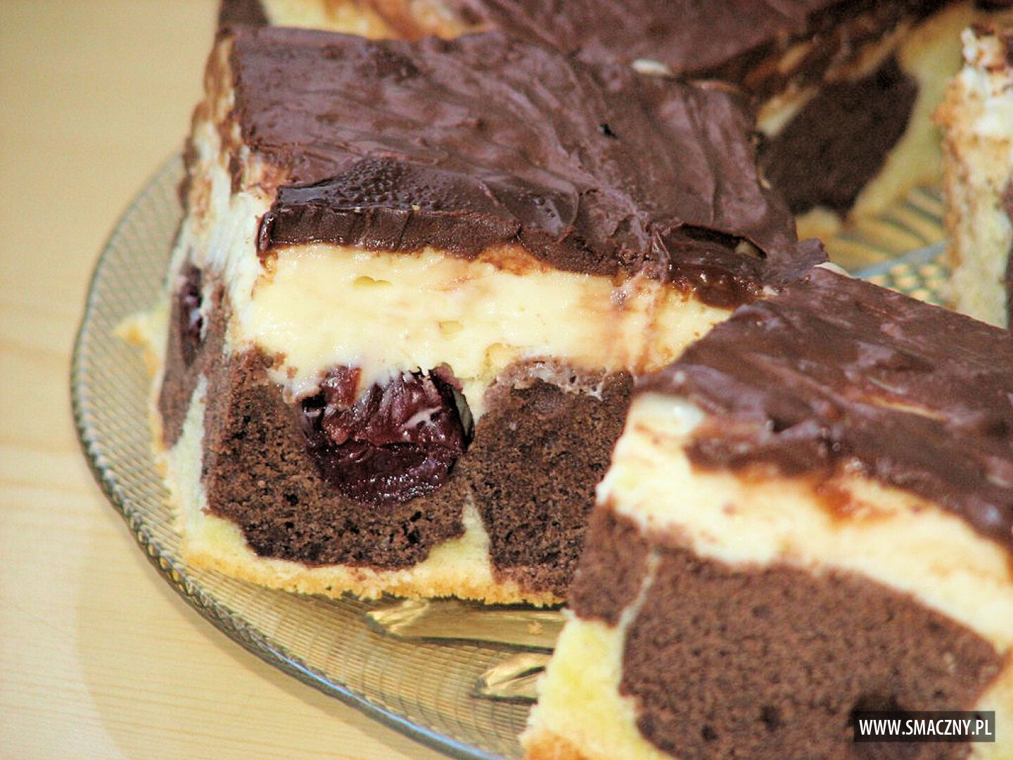 Fale Dunaju z leciutkim kremem - Przepisy kulinarne - Ciasta i słodko