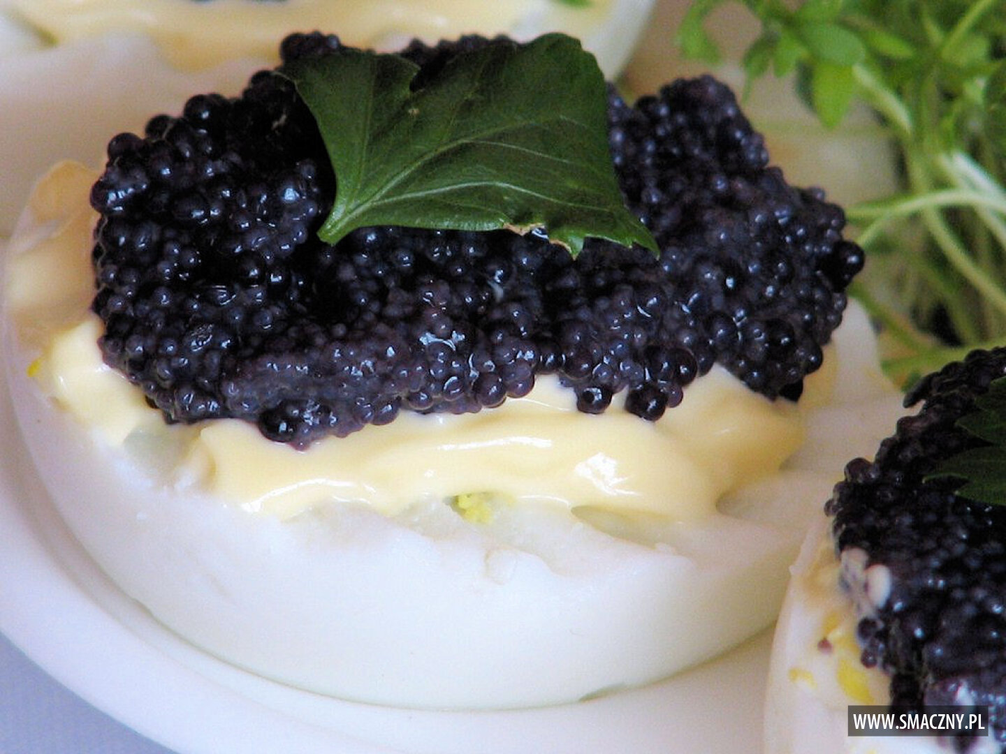 Jajka z kawiorem - Przepisy kulinarne - Przystawki