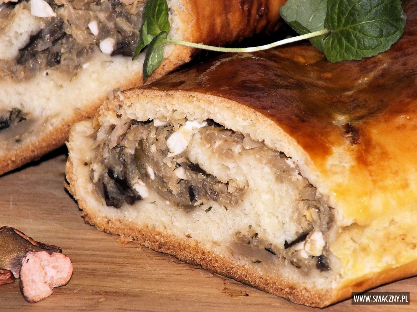 Kulebiak z białej kapusty i suszonych grzybów - Przepisy kulinarne