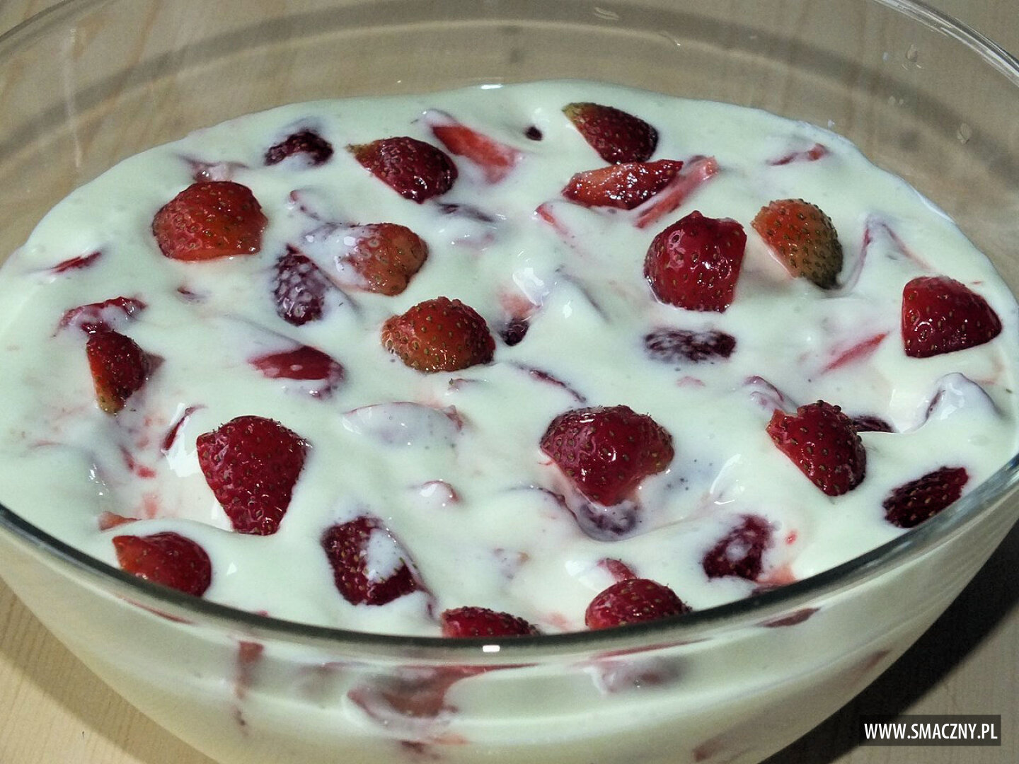 Pyszny deser z serka mascarpone i truskawek - Przepisy kulinarne - Des