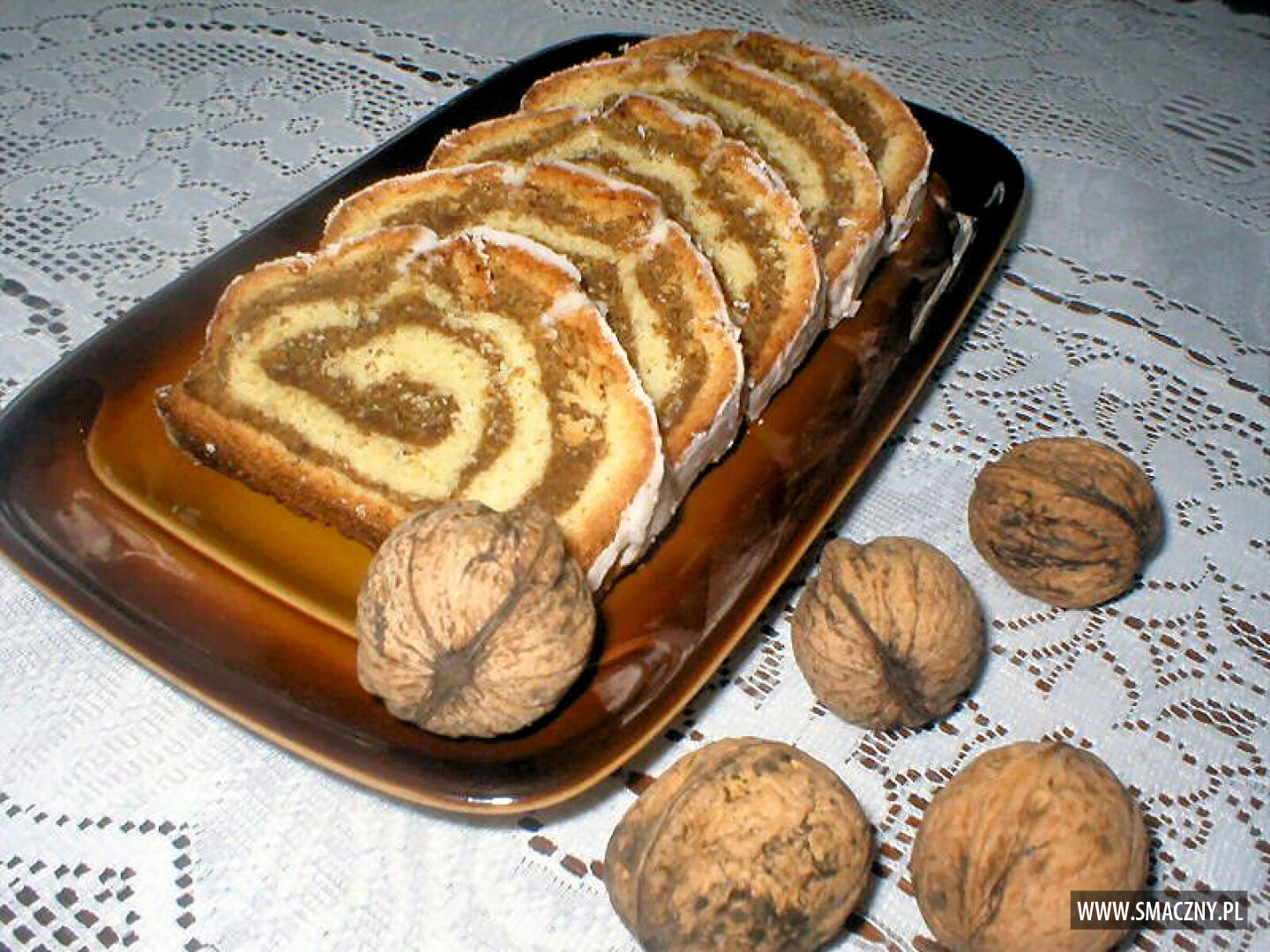 Rolada orzechowa - Przepisy kulinarne - Ciasta i słodkości