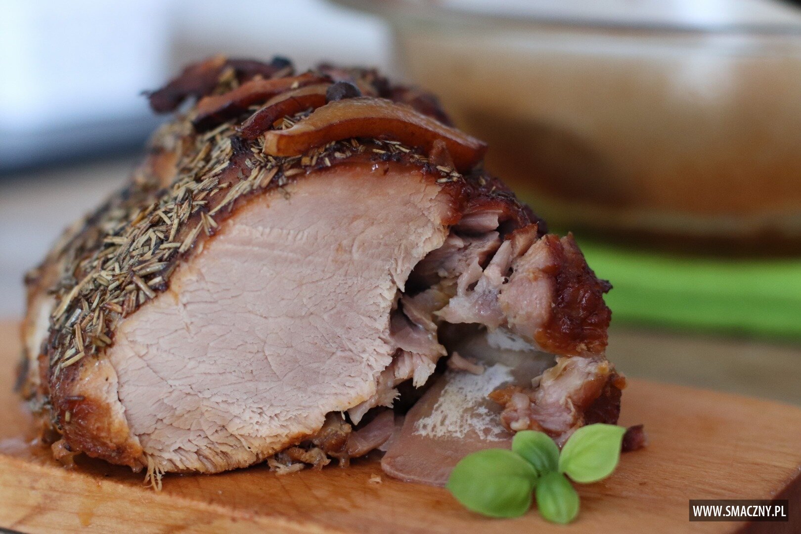 Schab pieczony razem z kością - Przepisy kulinarne - Dania główne