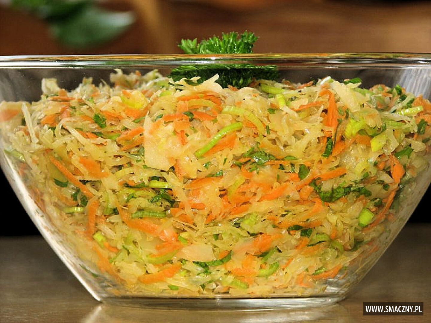 Surówka z kiszonej kapusty i pora - Przepisy kulinarne - Surówki