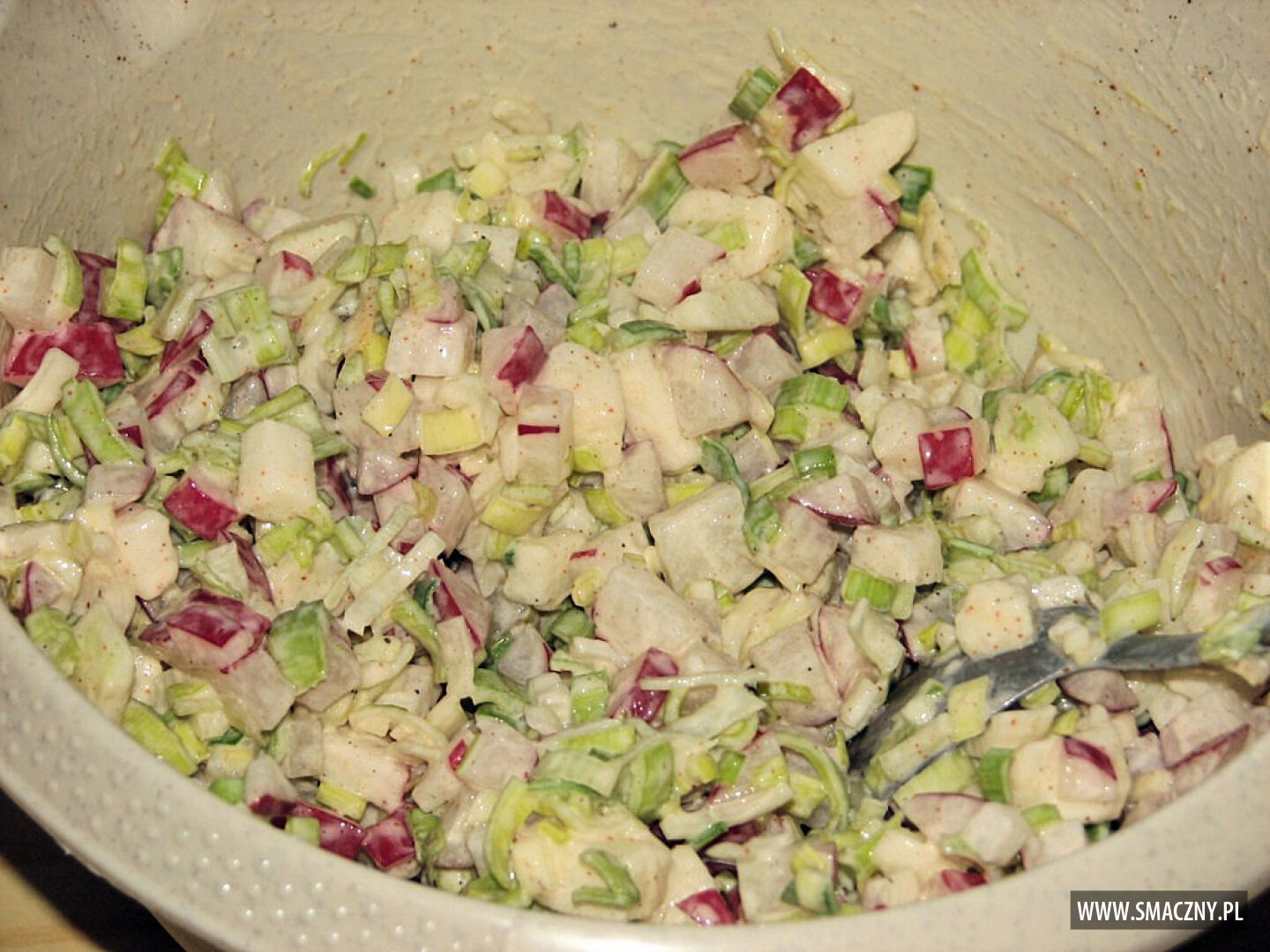 Surówka z porem i rzodkiewką - Przepisy kulinarne - Surówki