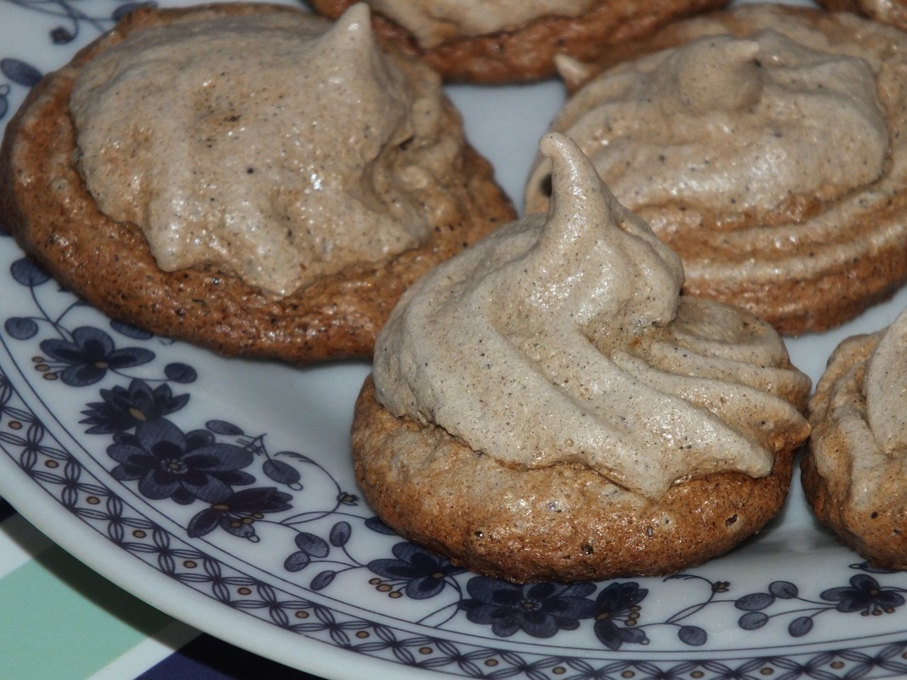 Kawowe bezy - Przepisy kulinarne - Ciasta i słodkości