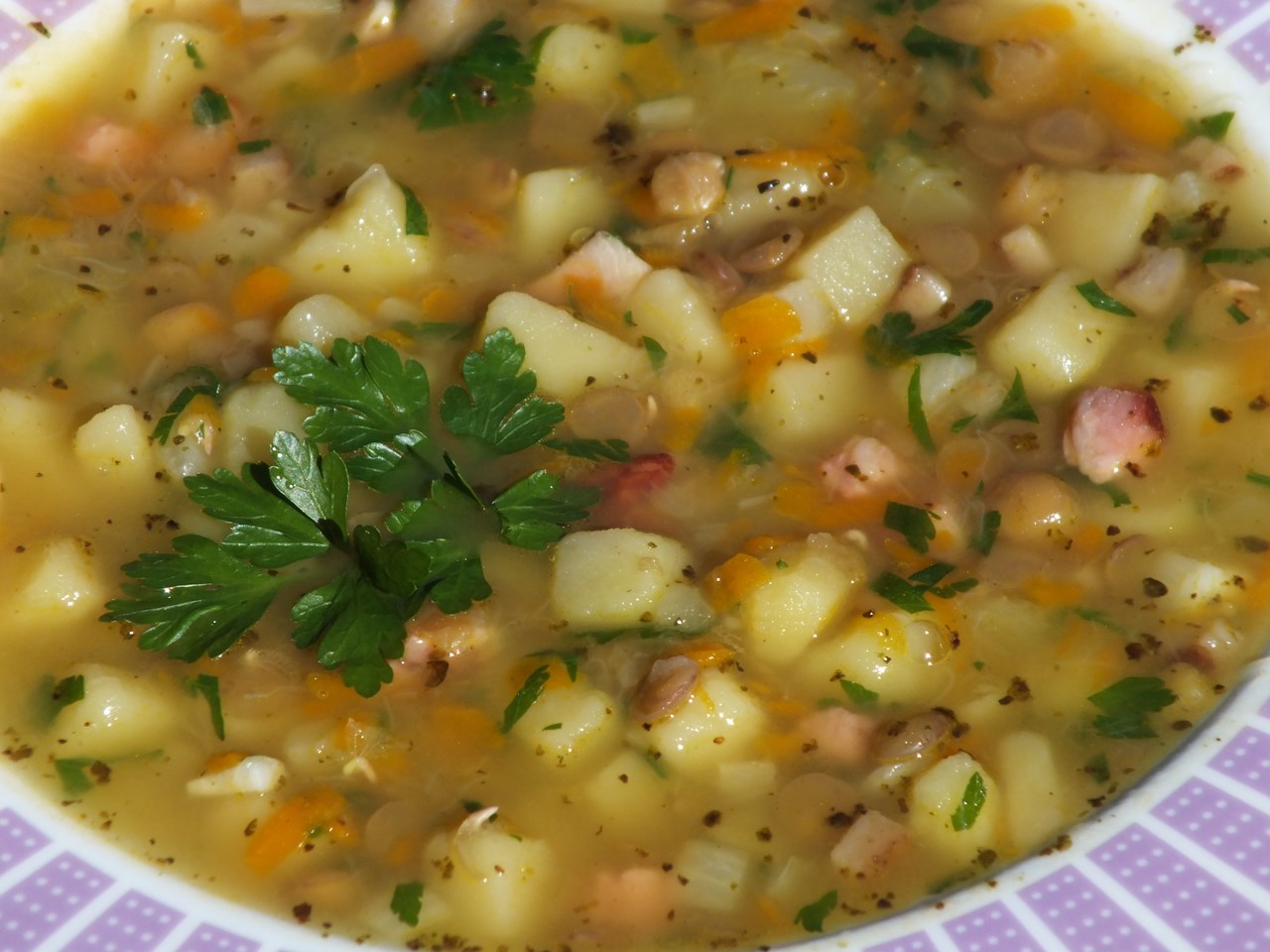 Zupa z soczewicą i cukinią - Przepisy kulinarne - Zupy